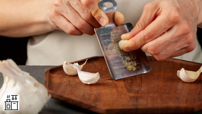 How to Grate Garlic? (With and Without a Grater)